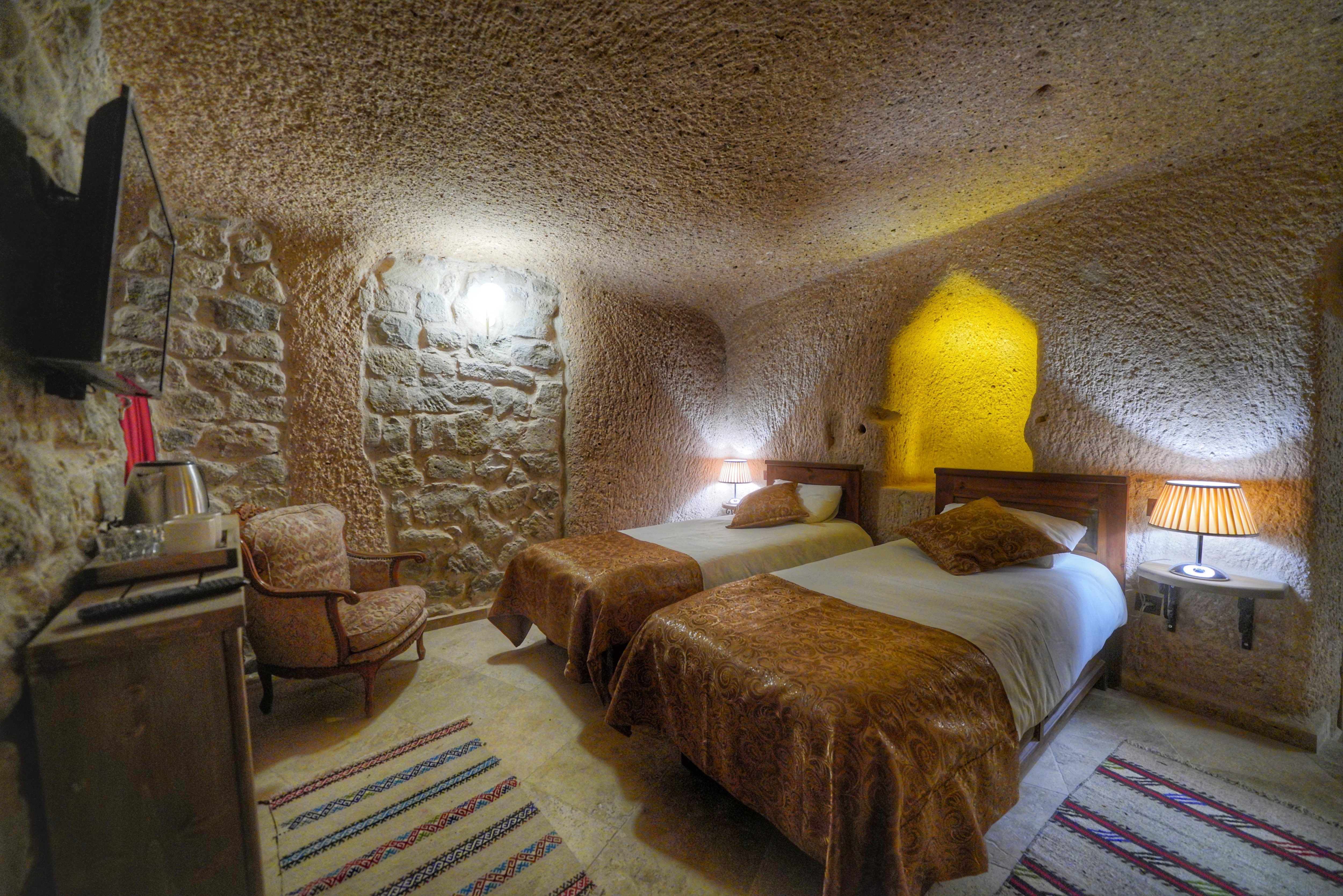 Twin Cave Room